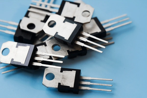 Field Effect Transistor: Efficient Current Control