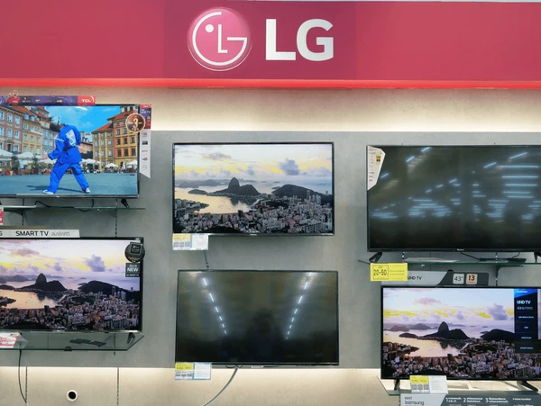 LG B4 vs C4: A Detailed Comparison of OLED Quality and Price